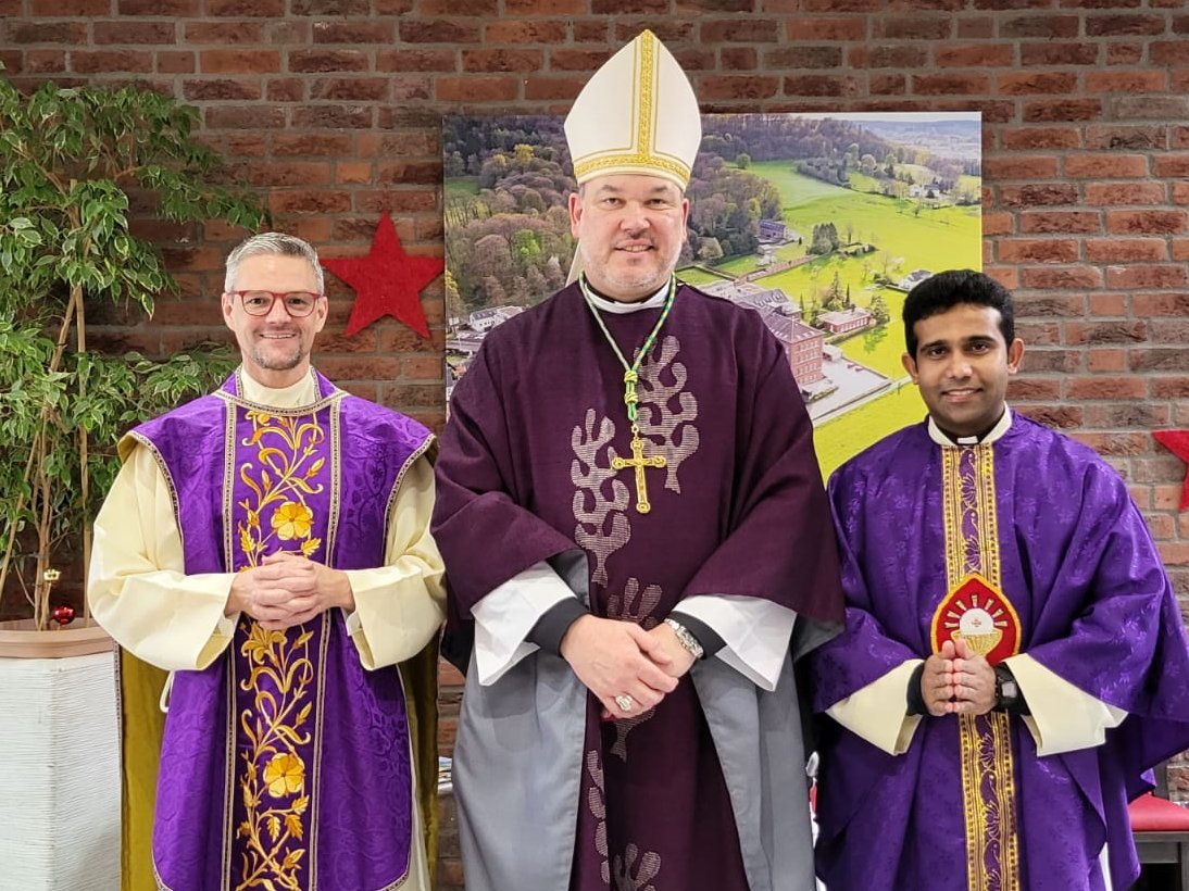 Hochmeister Frank Bayard OT besucht St. Raphael: Altenheime Aachen